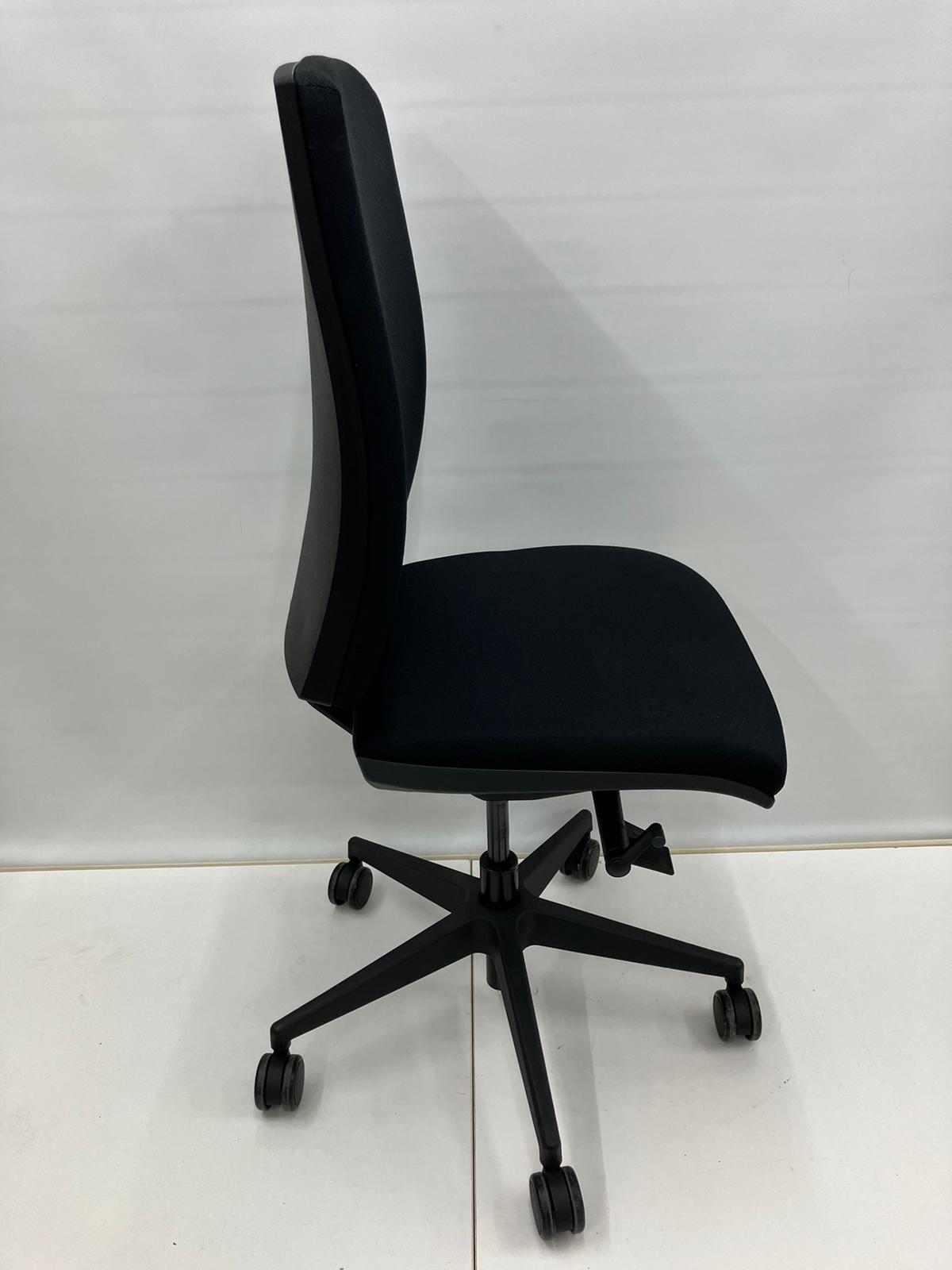 Silla negra de oficina Delaoliva - Mobiliario JMD